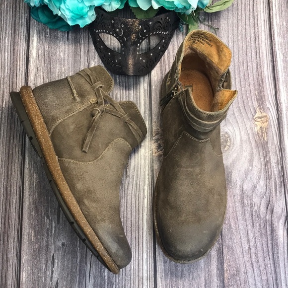 Born | Shoes | Born Wynter Taupe Leather Bootie | Poshmark